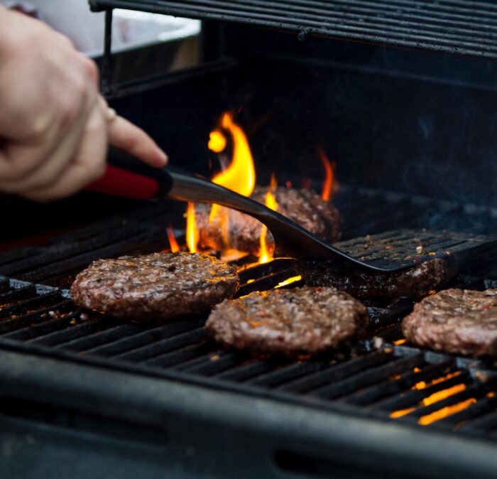 5 astuces pour cuire des steaks hachés au barbecue - Blog Esprit Barbecue